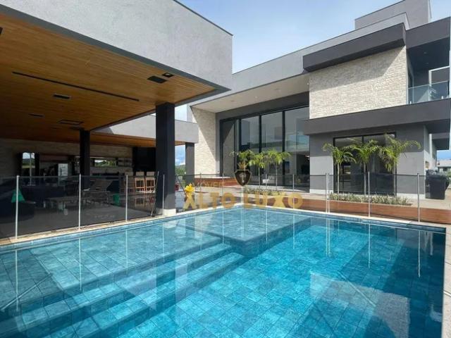 Casa de Condomínio com 5 Quartos e 5 banheiros à Venda, 580 m² por R$ 5.490.000