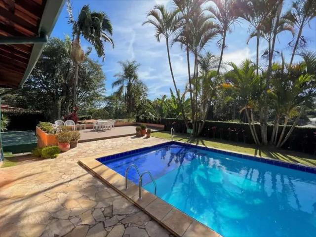 Casa de Condomínio com 5 Quartos e 5 banheiros à Venda, 653 m² por R$ 2.150.000