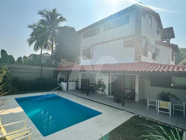 Casa de Condomínio com 5 Quartos e 6 banheiros à Venda, 560 m² por R$ 3.090.000
