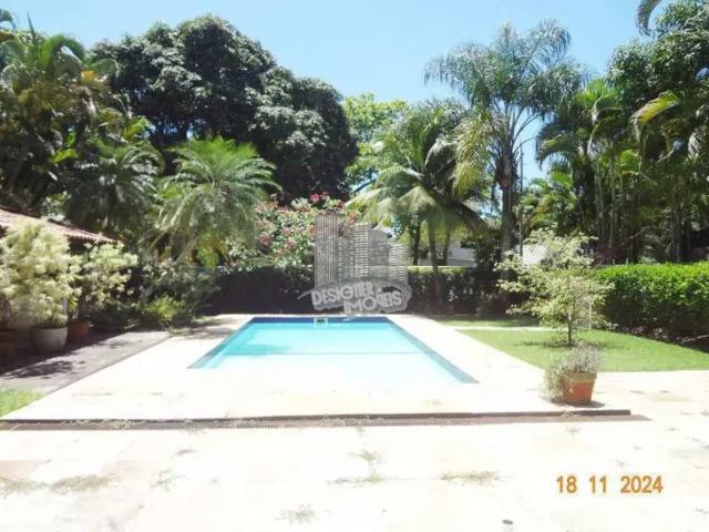 Casa de Condomínio com 5 Quartos e 6 banheiros à Venda, 850 m² por R$ 3.250.000
