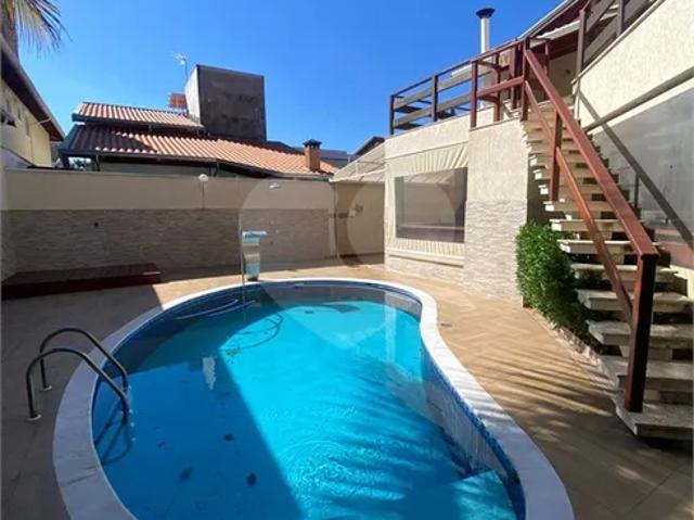 Casa de Condomínio com 5 Quartos e 7 banheiros à Venda, 475 m² por R$ 1.590.000