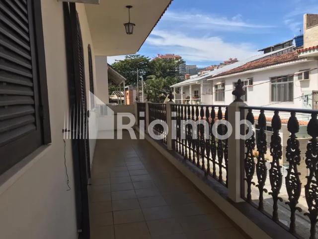 Casa de Condomínio com 5 Quartos e 8 banheiros à Venda, 335 m² por R$ 1.900.000