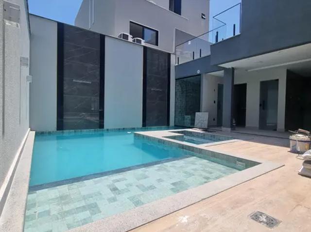 Casa de Condomínio com 5 Quartos e 8 banheiros à Venda, 520 m² por R$ 4.200.000