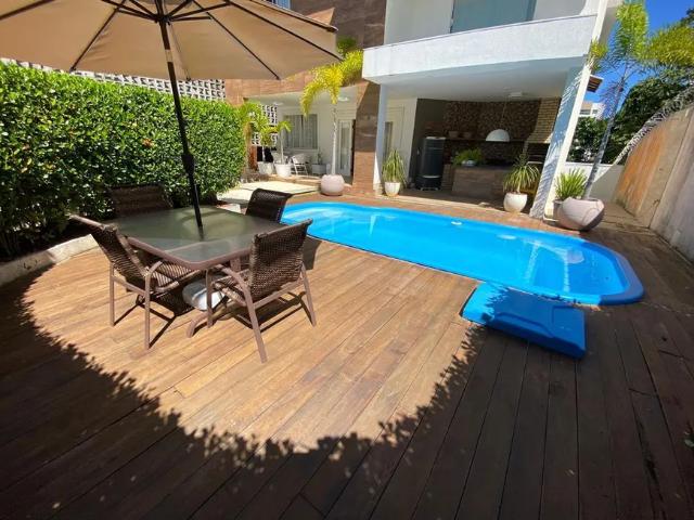 Casa de Condomínio com 5 Quartos e 8 banheiros à Venda, 610 m² por R$ 3.700.000