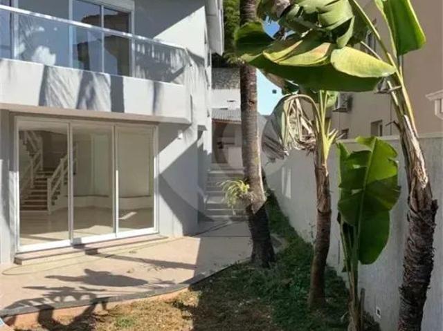 Casa de Condomínio com 5 Quartos para venda ou aluguel, 415m² Centro