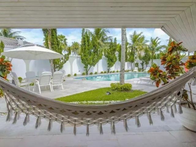 Casa de Condomínio com 5 Quartos para venda ou aluguel, 600m² Jardim Acapulco