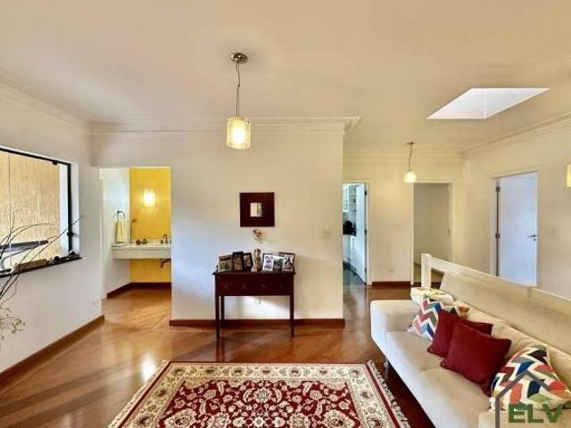 Casa de Condomínio com 5 Quartos, Piscina e Vagas | Nova Higienópolis