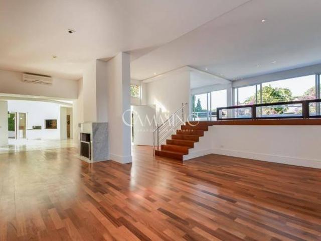Casa de condomínio com 600 m², 4 quartos sendo 4 suítes à venda no bairro Seminário
