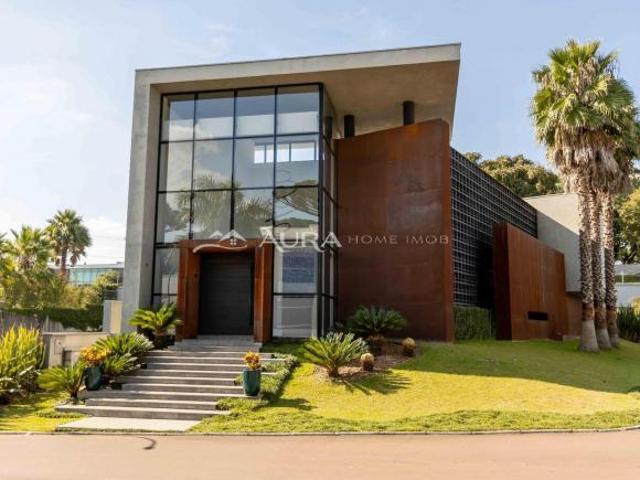 Casa de condomínio, com 604 m² de área construída e 4 suítes, à venda no bairro Campo Comprido