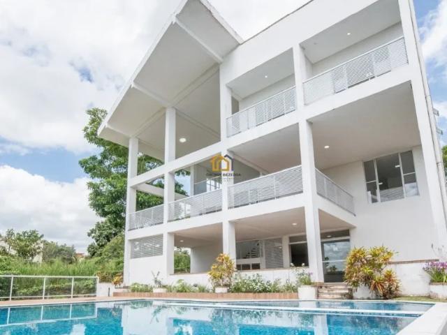 Casa de Condomínio com 6 Quartos e 8 banheiros à Venda, 700 m² por R$ 2.200.000