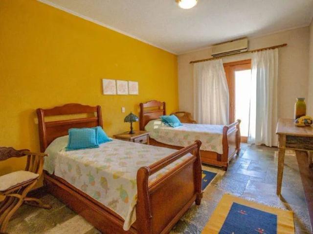 Casa de Condomínio com 6 Quartos para alugar, 1800m² Jardim Acapulco