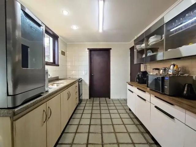 Casa de Condomínio com 6 Quartos para alugar, 340m² Enseada