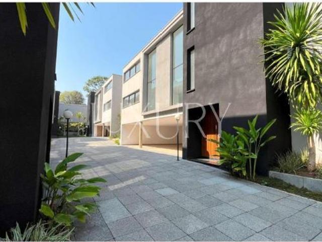 Casa de condomínio com 719.75 m², 4 quartos sendo 4 suítes à venda no bairro Jardim Cordeiro