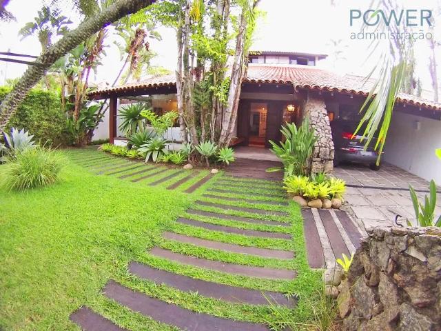 Casa de Condomínio com 7 Quartos e 4 banheiros à Venda, 596 m² por R$ 4.700.000