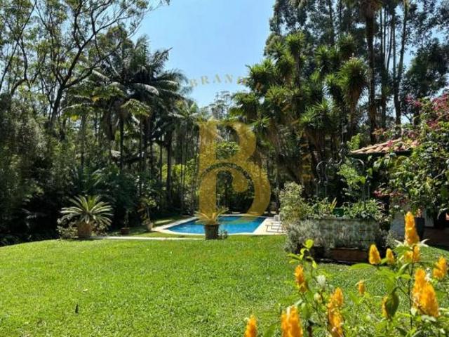 Casa Exclusiva na Chácara Flora com Quadra de Tênis e Mata Atlântica