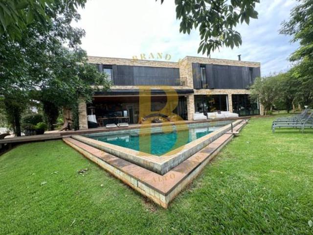 Casa de condomínio com 800 m², 5 quartos sendo 5 suítes à venda no bairro Porto Feliz