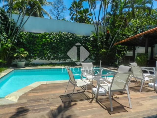 Casa de Condomínio com 8 Quartos e 6 banheiros à Venda, 620 m² por R$ 4.700.000