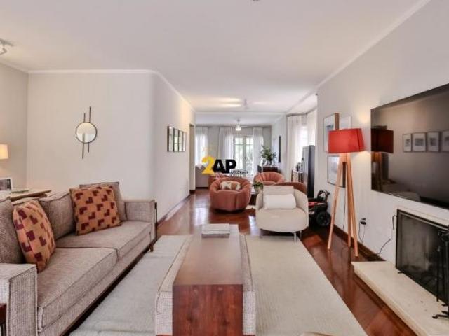 Casa de condomínio: Casa com 5 quartos e 3 suítes no Morumbi, São Paulo SP. 300m² de sofisticação!