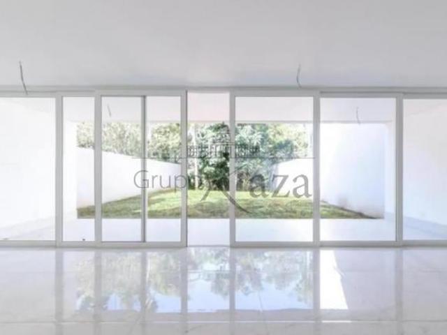 Casa de Condomínio Chácara Santo Antônio 4 Suítes 707m²