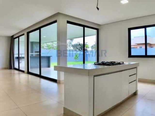 Casa à Venda com 4 Quartos no Jardim Botânico