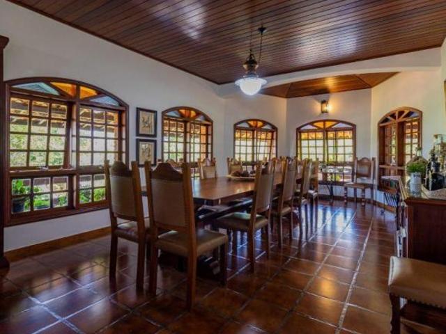 Casa de Condomínio à venda | 9.000 m² | 7 suítes | 20 vagas em Serra Negra/SP!