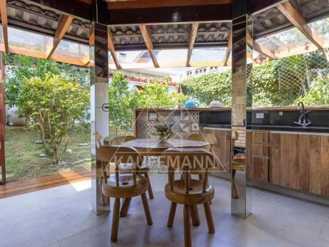 Casa de Condomínio à Venda 3 Quartos, 1 Suíte Mobiliada