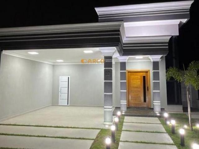 Casa de Condomínio à Venda com 3 quartos, 3 banheiros, 4 vagas e 240m²