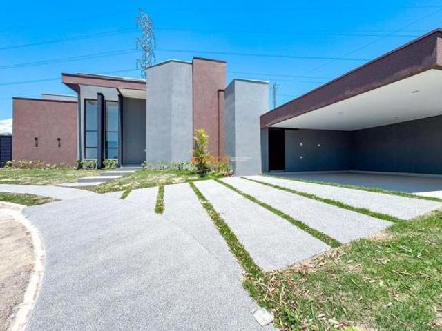 Casa de Condomínio à Venda com 3 quartos, 4 banheiros, 4 vagas e 193m²