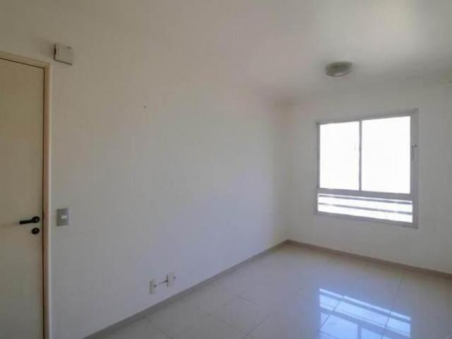 Casa de condomínio à venda com 108m², 2 quartos e 2 vagas.