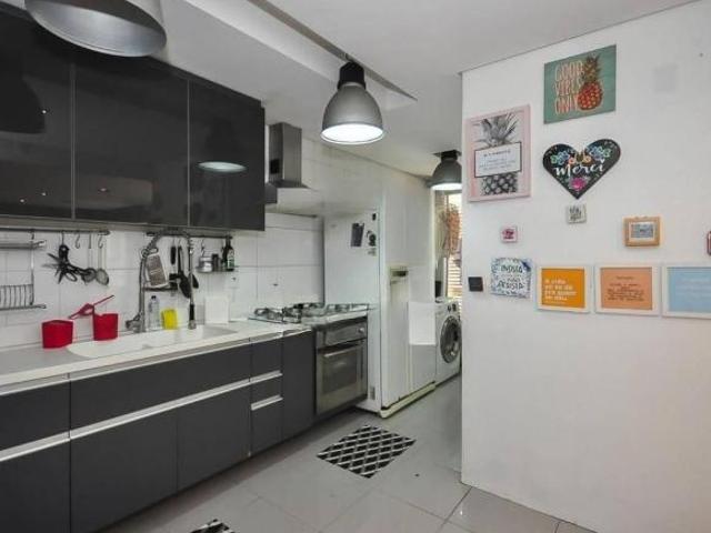 Casa de condomínio à venda com 108m², 3 quartos e 2 vagas.