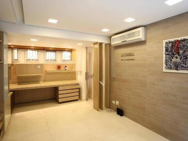 Casa de condomínio à venda com 204m², 3 quartos e 2 vagas.