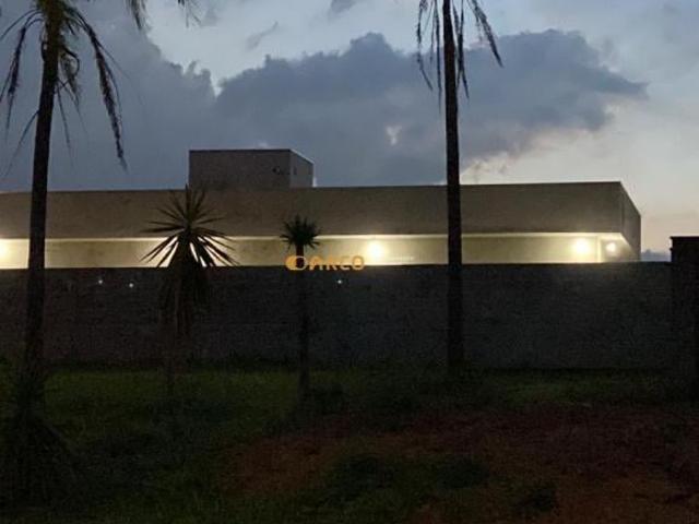 Casa de Condomínio à Venda com 4 quartos, 3 banheiros, 4 vagas e 174m²
