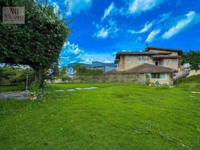 Casa de Condomínio à Venda com 4 quartos, 6 banheiros, 4 vagas e 371m²