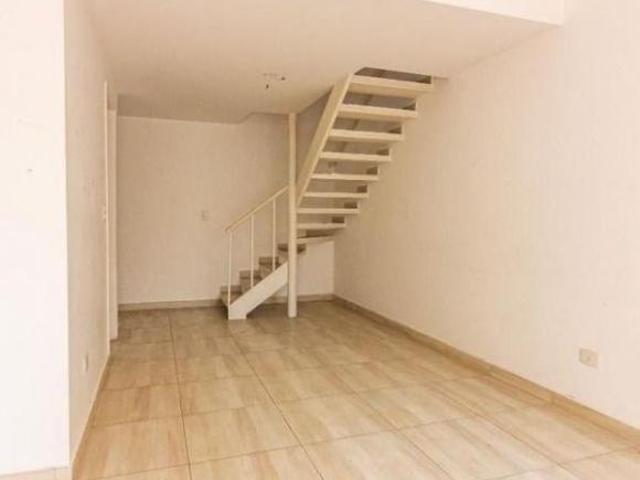 Casa de condomínio à venda com 70m², 2 quartos e 2 vagas