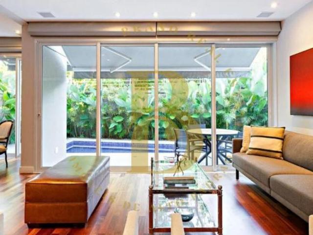 Casa de condomínio á venda de 442 m², com 3 suítes piscina e 03 vagas no Morumbi