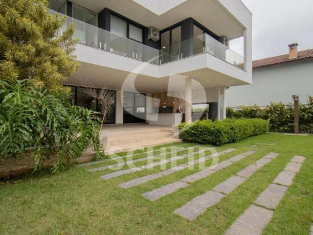 Casa de Condomínio à venda de 500m² útil 4 dormitórios 3 suítes 3 vagas no Embu Guaçu