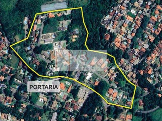 Casa de Condomínio à Venda e Locação em Cotia, 5 Suítes, 650m²