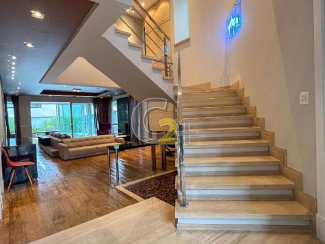 Casa de Condominio á venda em Alphaville, 6 suítes, 6 vagas de garagem