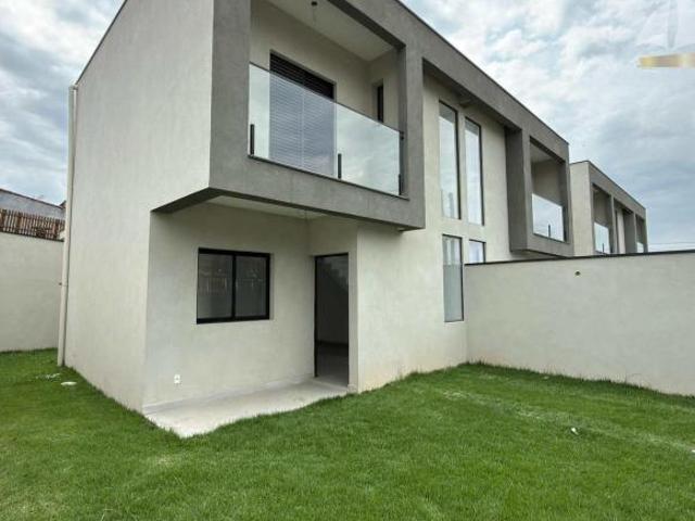 Casa de condomínio à venda em Boracéia. à 500m da praia