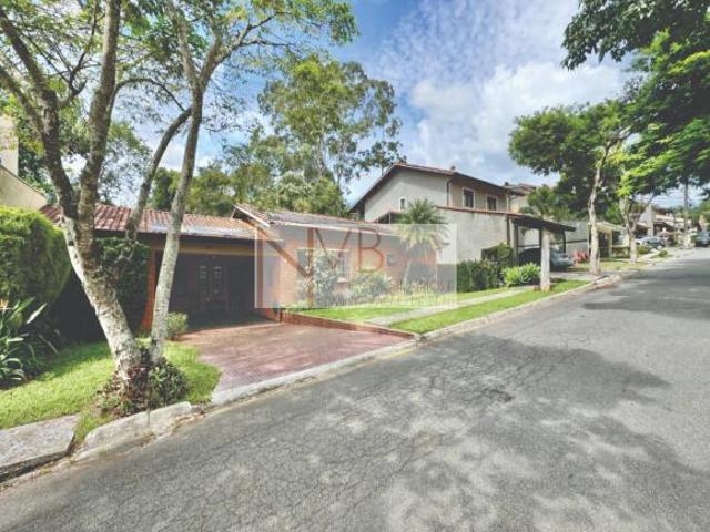 Casa de Condomínio à Venda em Cotia | 3 Dorms, 1 Suíte