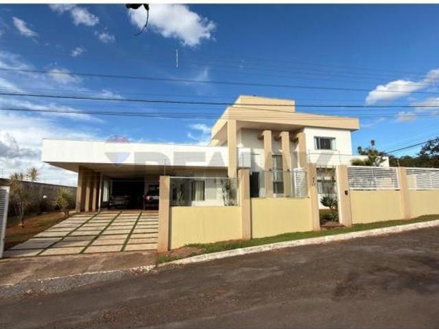 CASA DE CONDOMINIO À VENDA ENTRE LAGOS