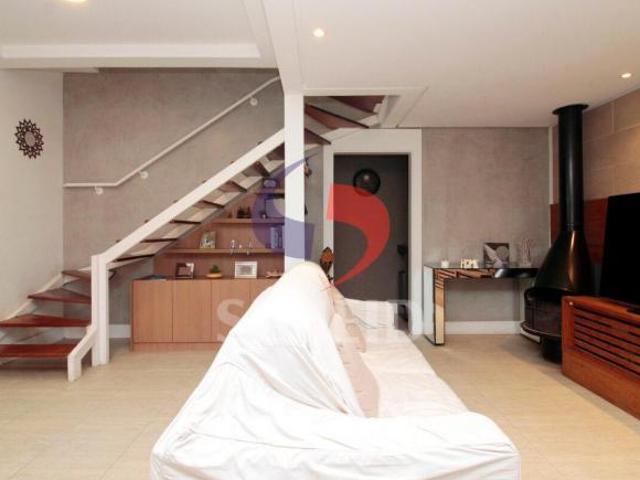 Casa de condomínio à venda na região do Morumbi, com 3 dormitórios e 2 vagas