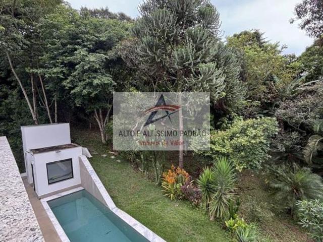 Casa de condomínio a venda na Serra da Cantareira