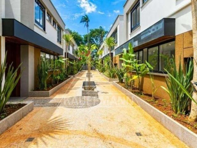Casa de Condomínio à Venda no Alto da Boa Vista: 4 Quartos Suítes, 4 Vagas 450m²