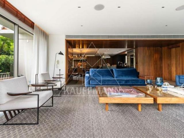 Casa de Condomínio à Venda no Alto de Pinheiros 4 Suítes 8 Vagas 925m² de Área Construída