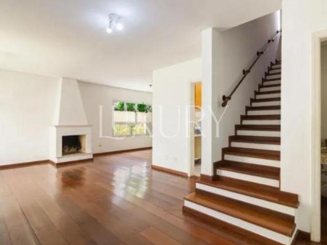 Casa de condomínio á venda no Alto de Pinheiros com 175m² com Portaria 24h