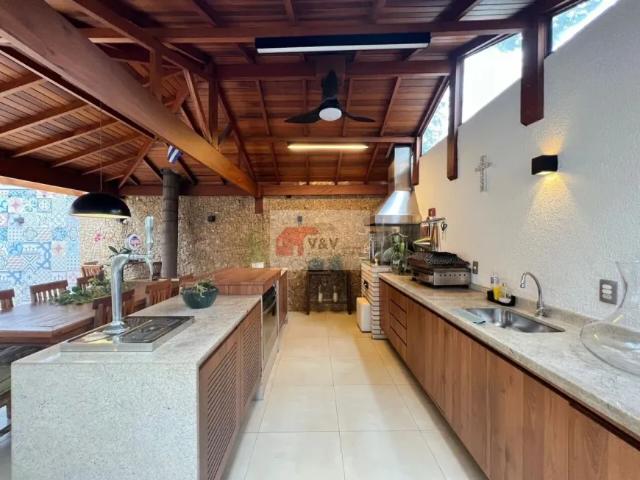 Casa de condomínio a venda no Brooklin, 4 suítes, 5 vagas de garagem 224m2!
