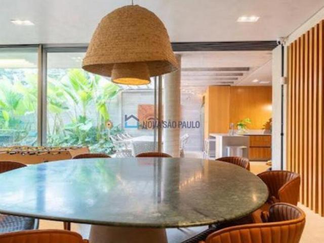 Casa de Condomínio à venda no Brooklin com 4 suítes, 767 m²