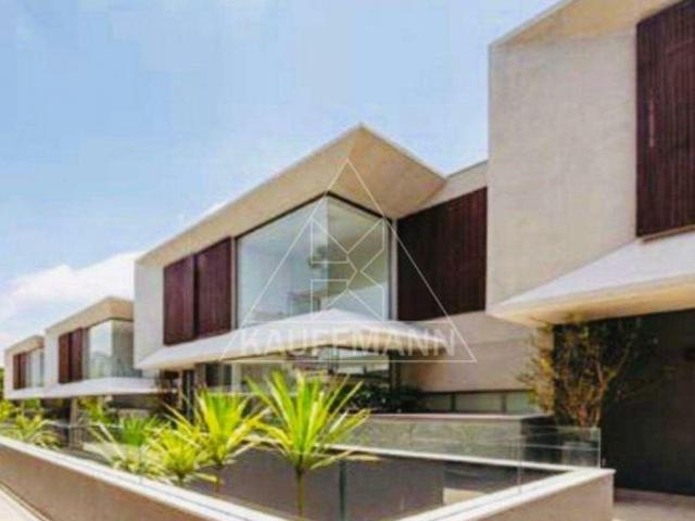 Casa de Condomínio á venda no Jardim Cordeiro 3 Suítes Opção para 4ª, 4 Vagas, 701,89 A.U
