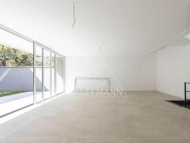 Casa de Condomínio à Venda no Jardim Cordeiro 4 Suítes 4 Vagas 350m² de Área Construída